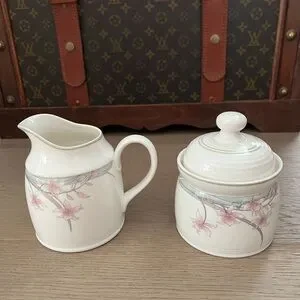 Royal Doulton | Dining | Royal Doulton Mayfair Lambethware Creamer ...